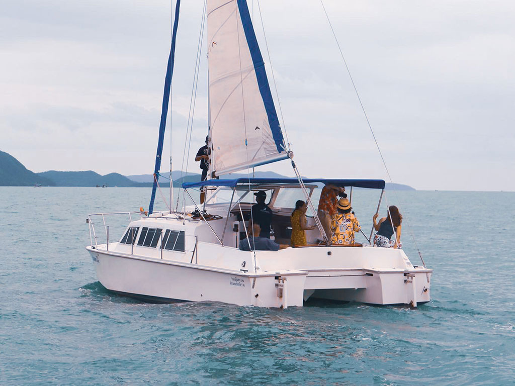 Siamese Cat: The Perfect Sailing Catamaran